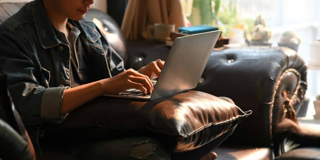 The Art of Writing Effective Radio Commercial Scripts The Art of Writing Effective Radio Commercial Scripts
